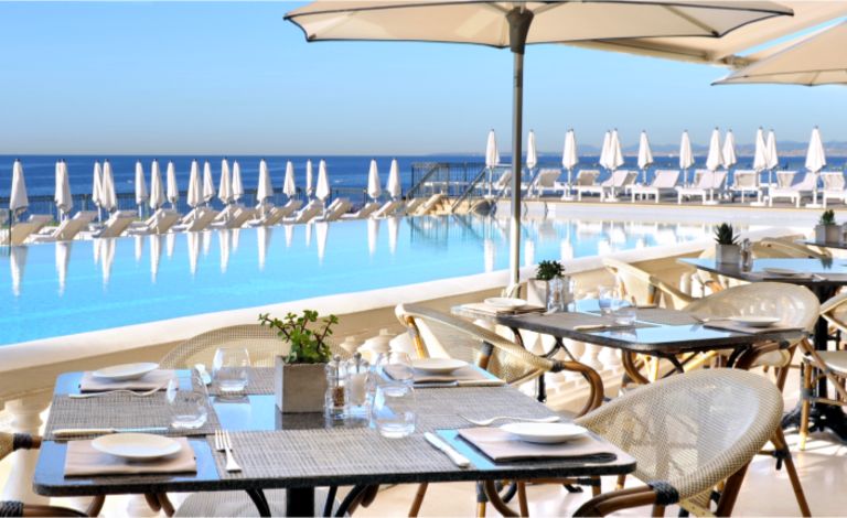 EXPERIENCE THE MOST STUNNING BEACH CLUB