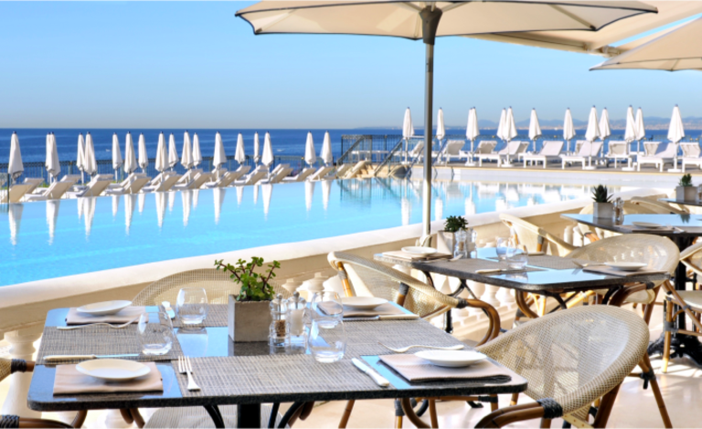 EXPERIENCE THE MOST STUNNING BEACH CLUB